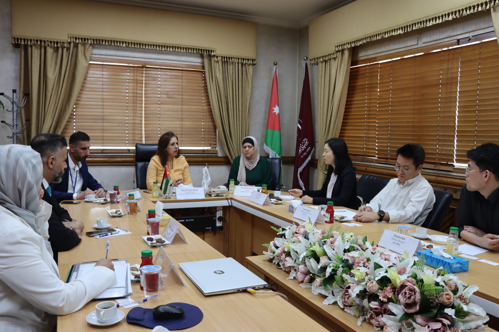 HUDC Director General meets with the head of the Commercial Attaché of ...